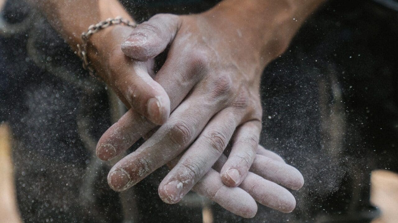 How to use climbing chalk and how to use it | Boulderflash