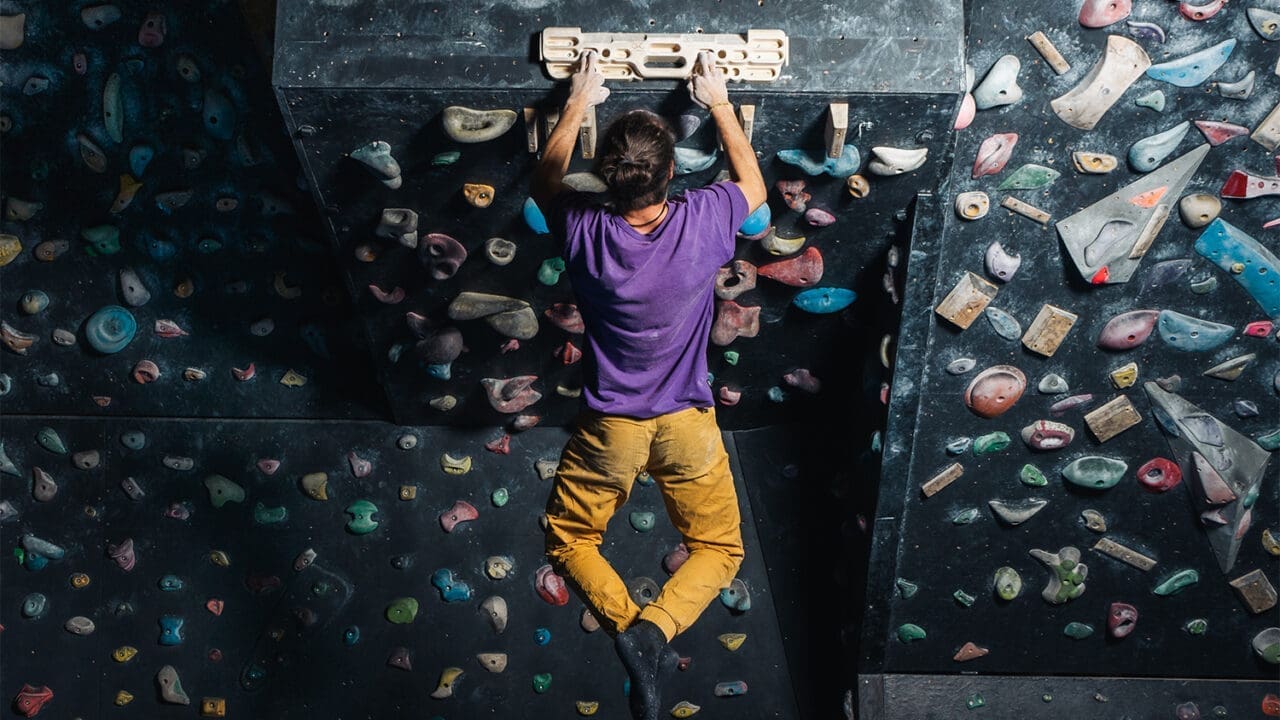 A Simple Guide On How To Hangboard | Boulderflash