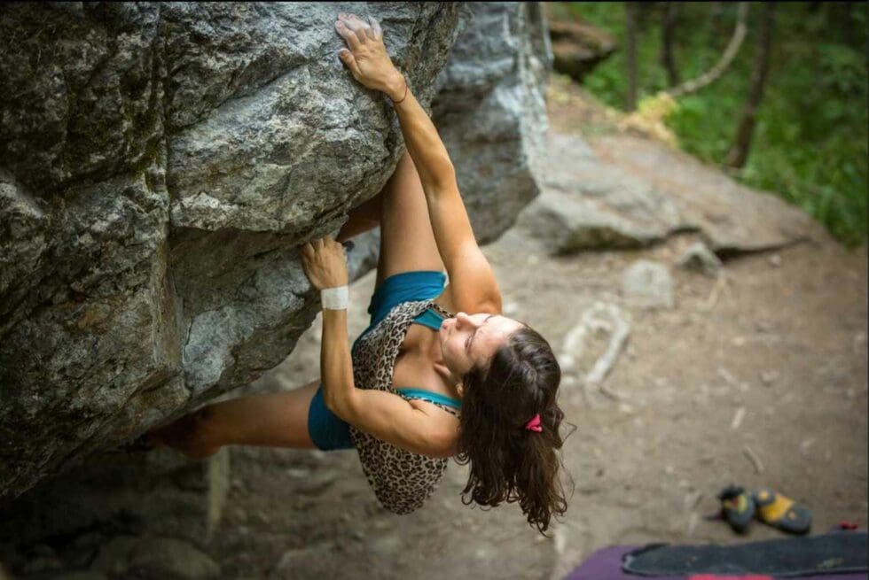 Bouldering technique: How to improve at climbing overhangs | Boulderflash