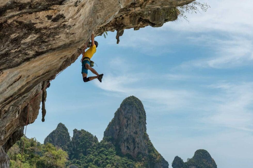 Taping for climbing: How to tape your fingers the right way | Boulderflash